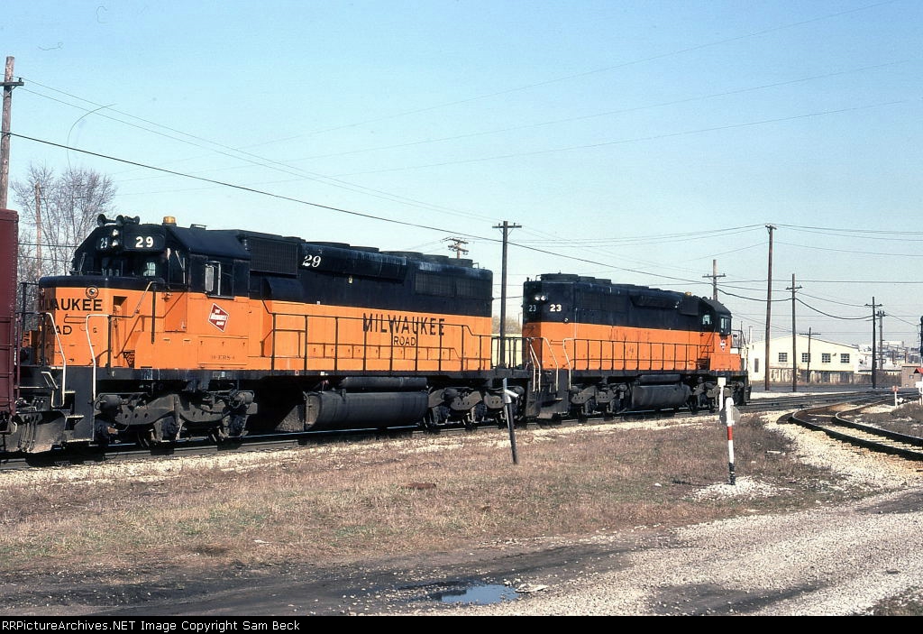 MILW 29 and 23 on #256